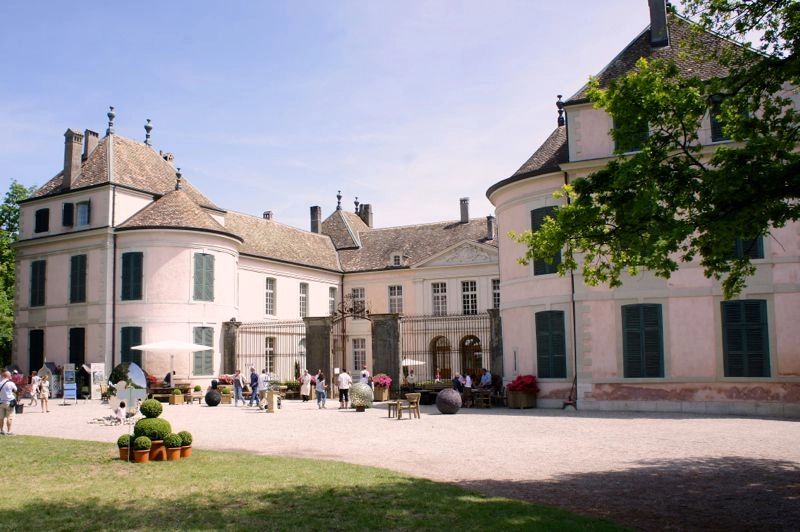18th-century wedding castle in Coppet