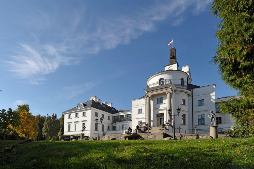 Elegant castle with landscaped park in the northern Germany
