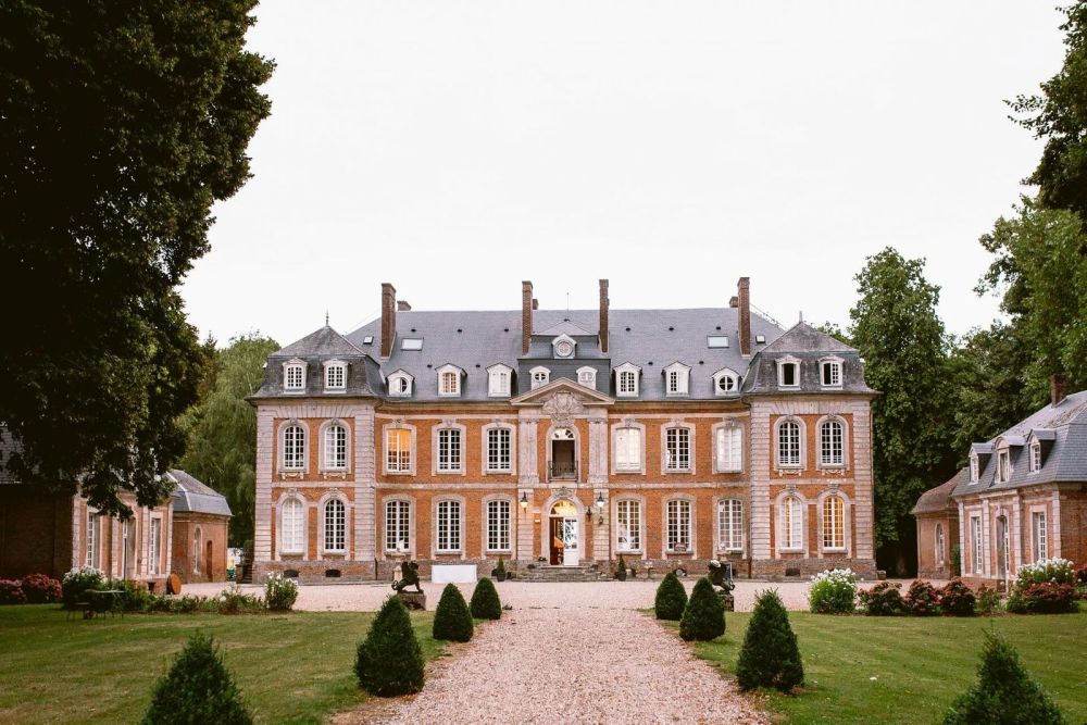 18th-century castle with a chapel and marquee near Paris