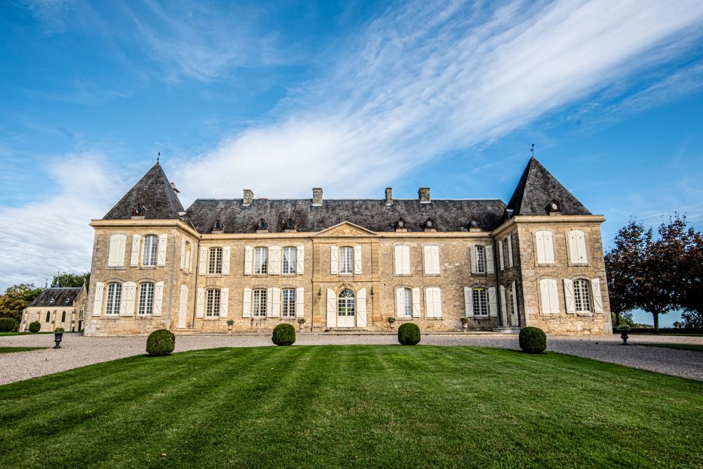 Large estate with mountain views tucked in Perigord Noir