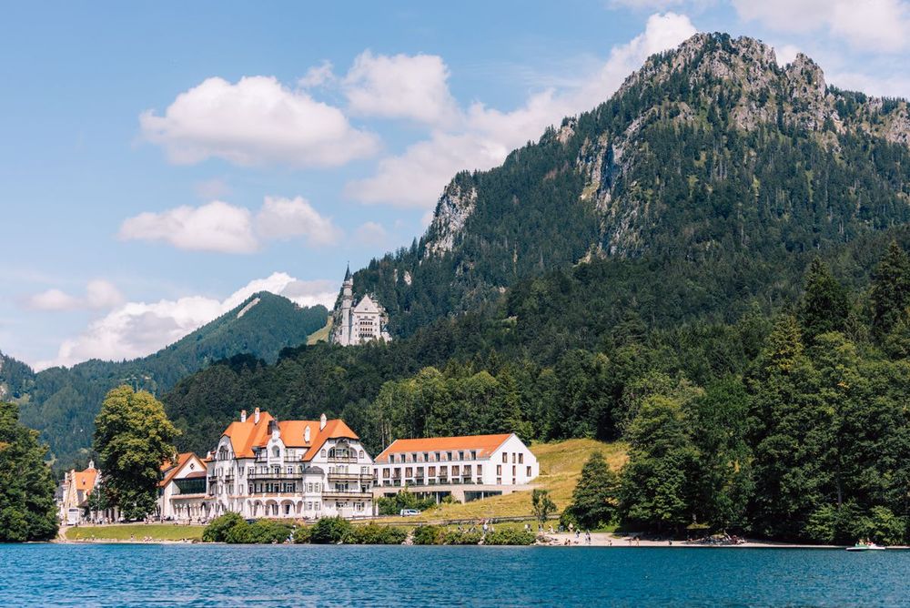 4-star lakeside resort with mountain views in Bavaria